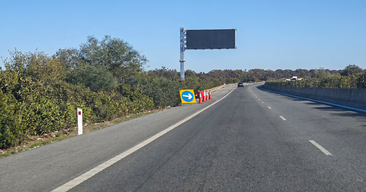 Digital road signs to guide drivers in real time — home.cy